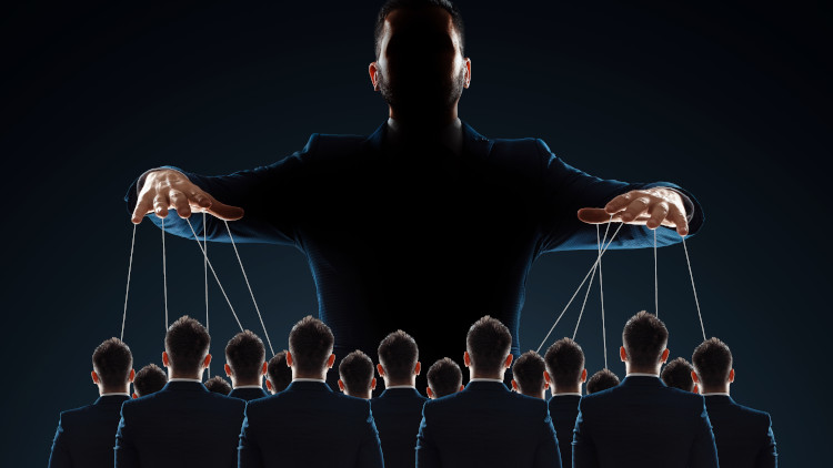 De gevaarlijke opmars van complotdenkers: de AIVD slaat alarm ...